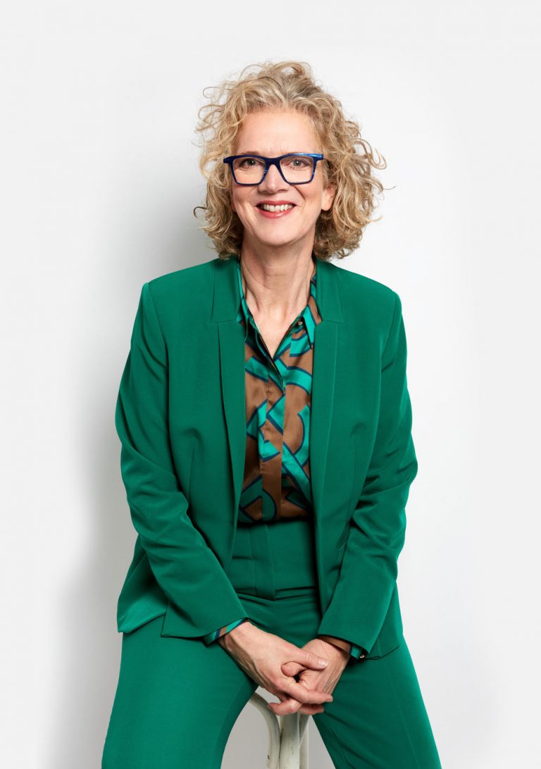 About Angelique van Dam - Angelique van Dam